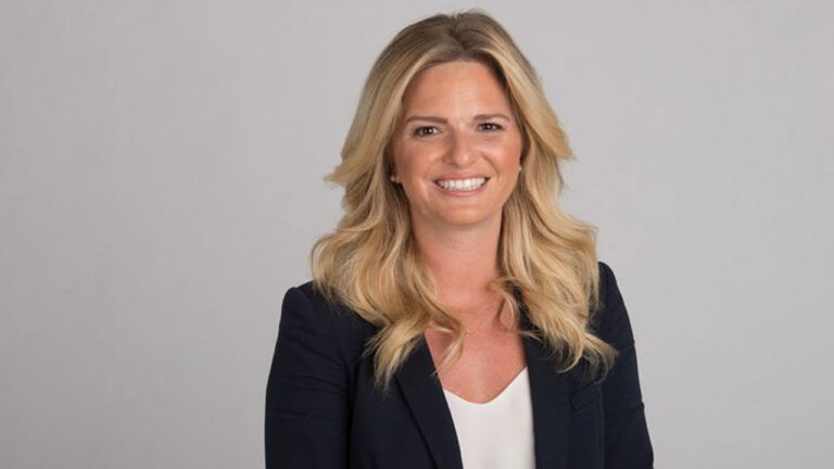 Lindsey Thiry: A Tale of Triumph in Sports Journalism - Aitechtonic