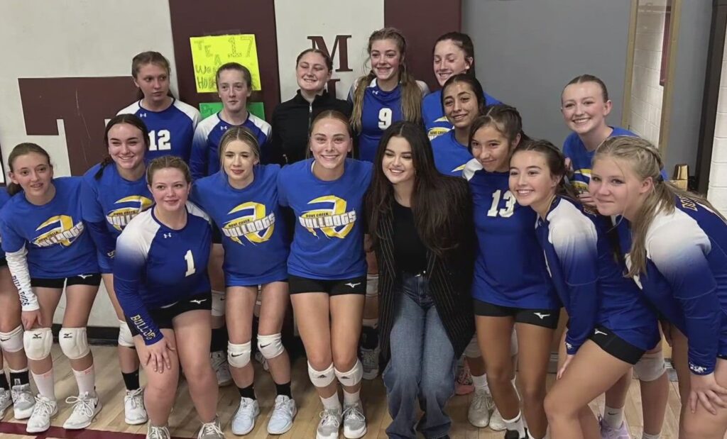 Selena Gomez Surprises Colorado School Volleyball Team - Aitechtonic