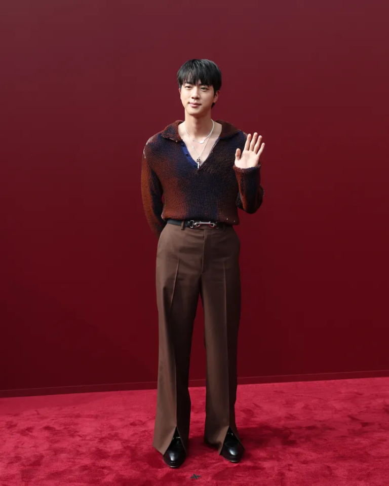 BTS's Jin, Stray Kids' Hyunjin at Milan Fashion Week - Aitechtonic